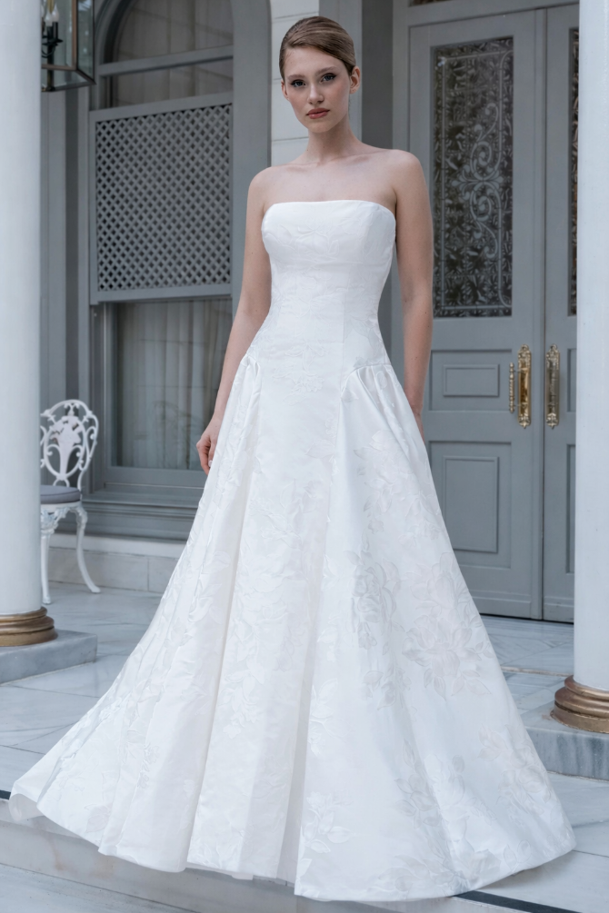 Antonio Gual | The White Dress By The Shore - Reese | The White Dress ...